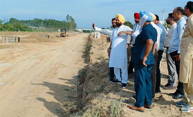 MUNDIAN TAKES STRONG NOTICE OF DELAY AND SUBSTANDARD WORK ON GMADA ROADS