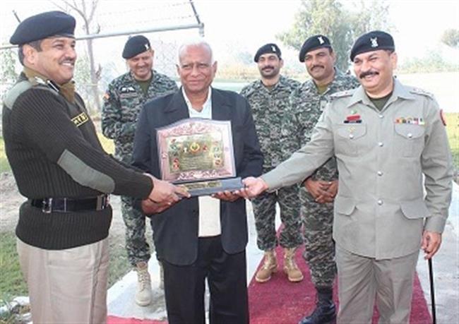 HISTORIC MOMENTS: WHEN INDIA, PAK OFFICIALS CELEBRATED VETERN PHOTO ...