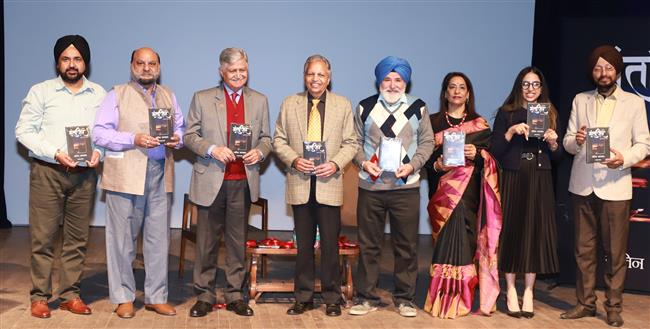 GEN VP MALIK AND DR K K RATTU UNVEILS JATIN’S SECOND BOOK ‘MUNTAZIR’